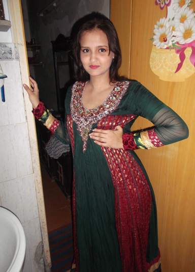 Sonia Bhabhi Stylish Indian Dress Exposing